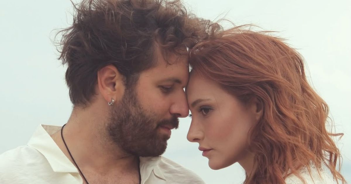 Zvezdnika priljubljene serije Ko potrka ljubezen prvič postala starša - Svet24.si