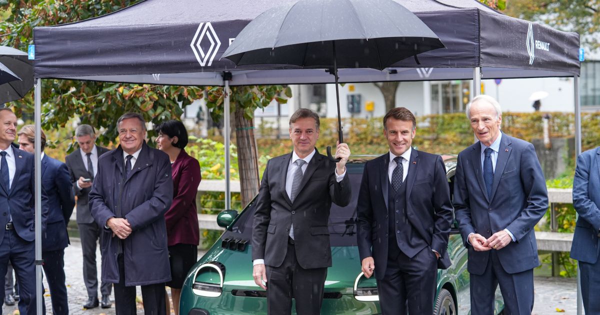 Novi twingo danes na Elizejskih poljanah, Revozu prinaša nova delovna ...