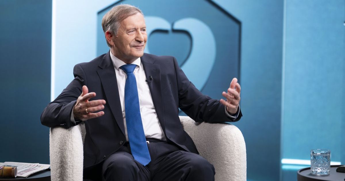 Karl Erjavec odgovarja na vprašanja Dolenjskega lista: Tretja os in ...