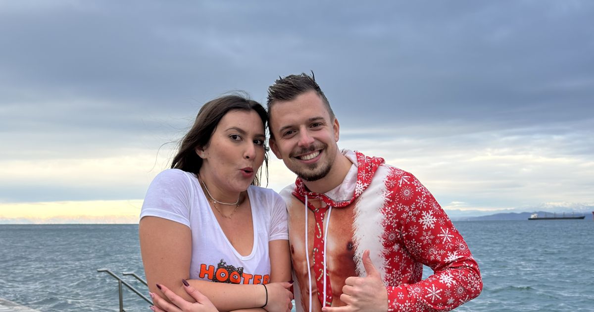 Lara Tošić in Matic Herceg sprejela izziv in skočila v 'ledeno' morje ...