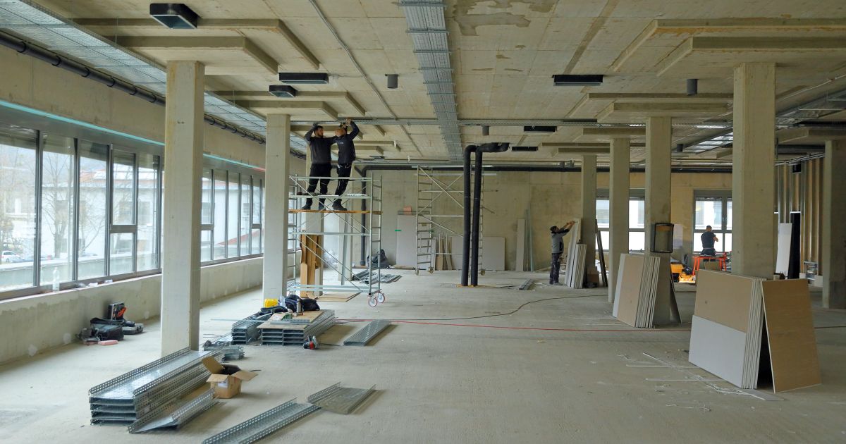 Gradnja prvega nadstropja Urgentnega centra: hrup bo motil tudi bolnike ...