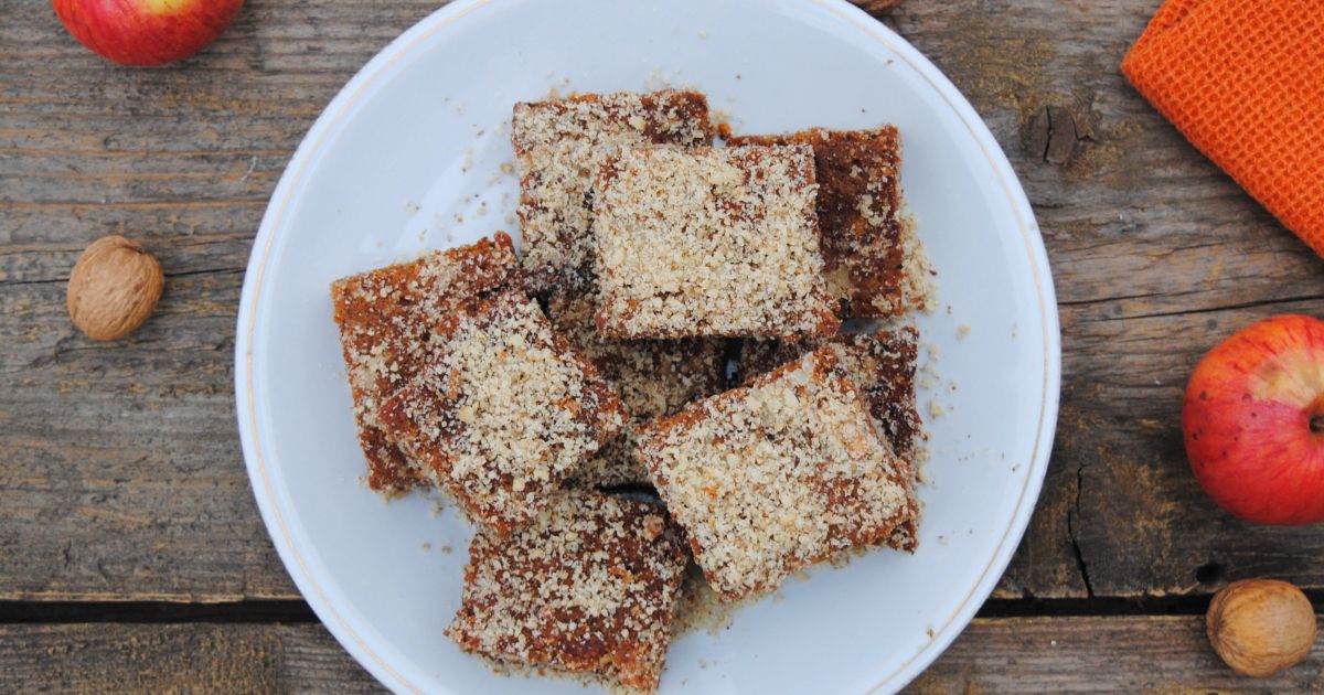 Vsi vas bodo prosili za recept za ta jabolčni kolač 'na lončke' - Svet24.si