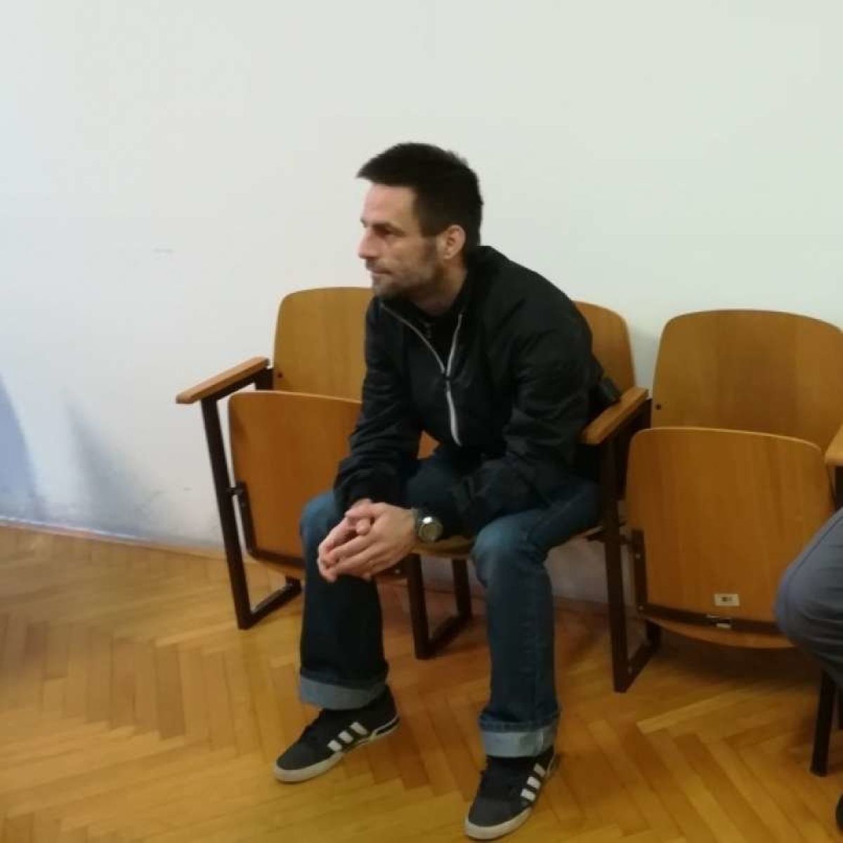 Onesposobila je vlomilca - Brežičana Izidorja Humeka s karate prijemom ...