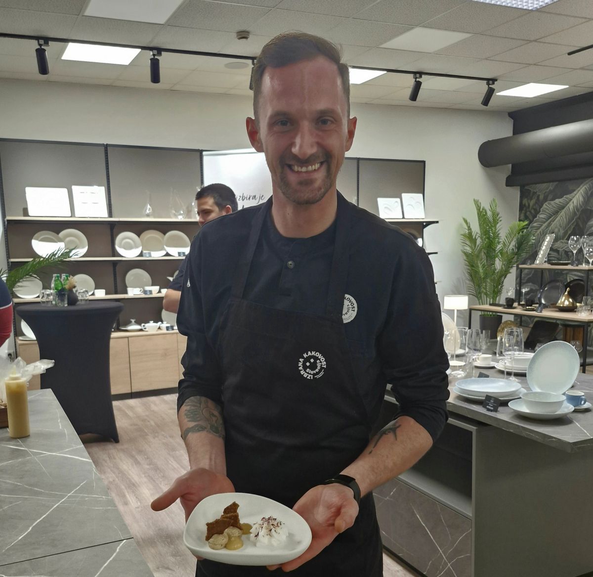 Priljubljeni chef Mojmir Šiftar rad deli znanje - Svet24.si