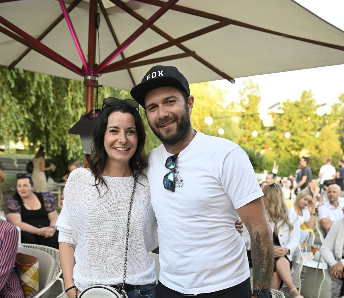 Po letu dni zakona Jana Morelj razkrila poročne fotografije - Svet24.si