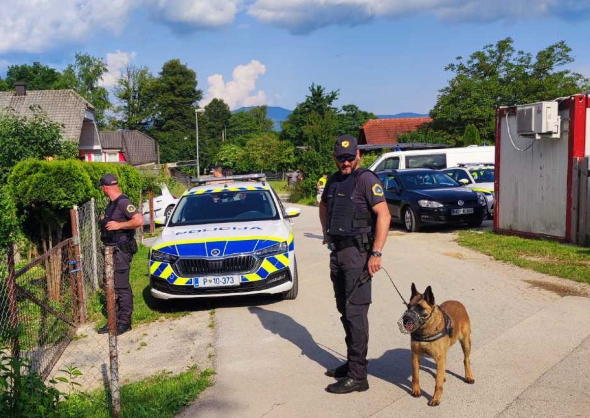 V romskem naselju Brezje s kamenjem nad komunalce - Svet24.si