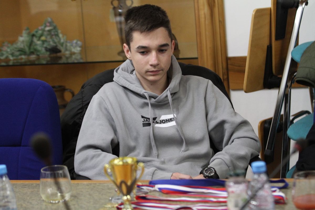 Šentlovrenški plezalci plezajo visoko in posegajo po odličnih ...