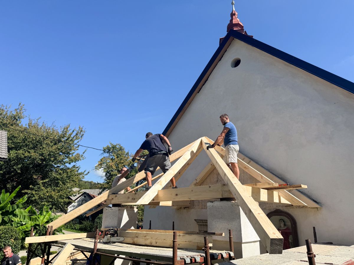 Do obnove cerkvice sv. Štefana celo s fotografiranjem, kaj pa država ...