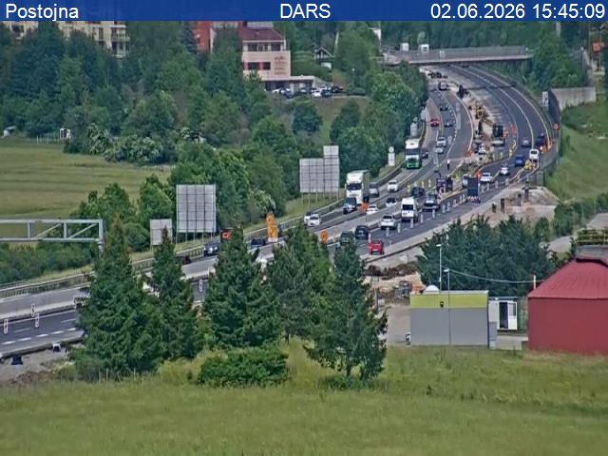 Primorka po prometni nesreči pri Postojni znova sproščena - Svet24.si