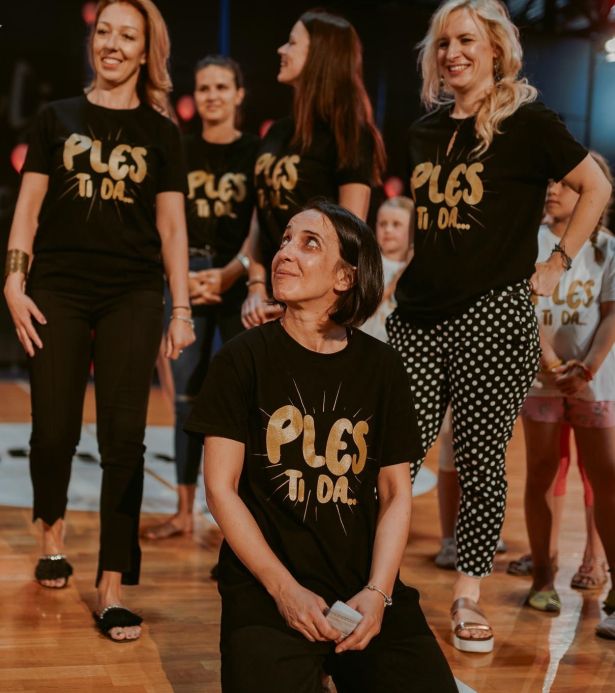 Vztrajati in plesati skozi življenje - Ekipa