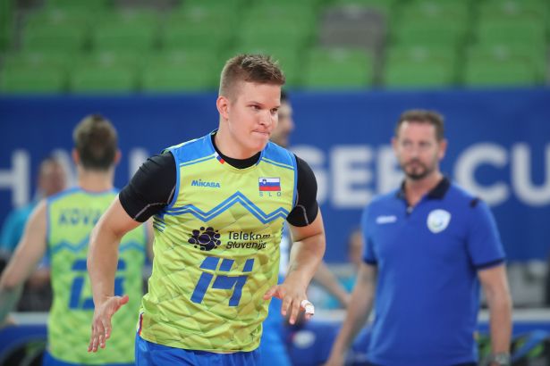 Toman k romunskemu prvaku - Ekipa