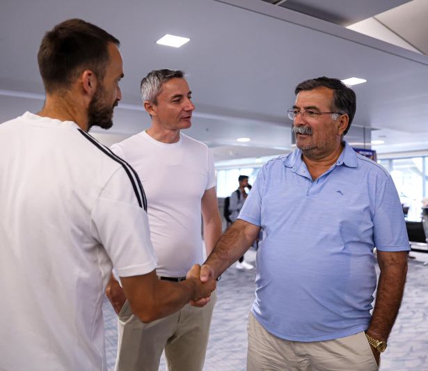 Bravo! Čarno-bejli George Juncaj se je potrudil in pozdravil navijače ...