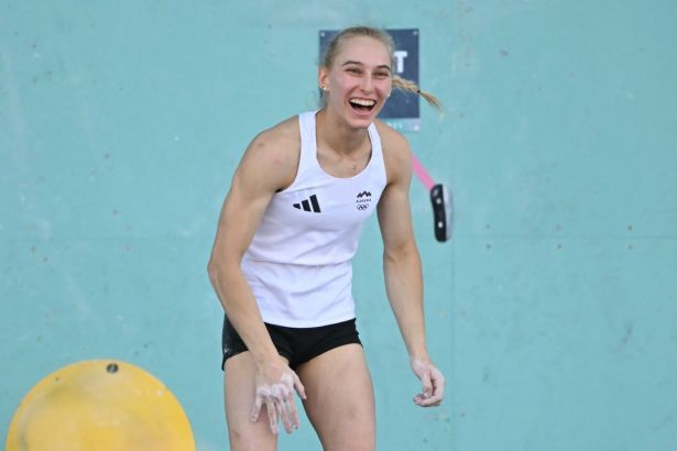 Veličastna Janja po prvem nastopu v Parizu prekipeva od sreče in ...