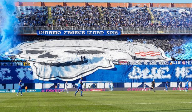 V Sloveniji ste! Pri Dinamu ne poznajo slovenske zastave, noro, kaj je ...