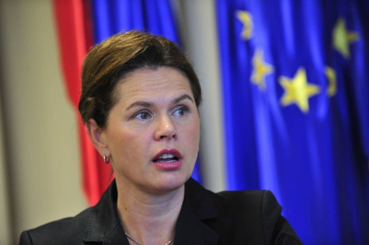 Prosti pad Alenke Bratušek | Revija Reporter