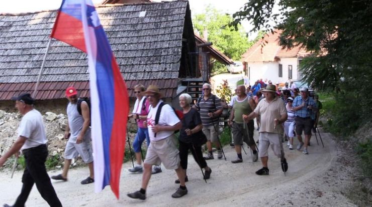 F&V: Pohod po poteh obeležij in spomenikov NOB | Radio Krka – Dolenjska ...