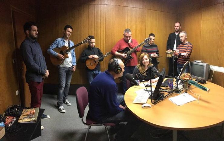 FOTO&AUDIO: Klapa Kampanel v studiu Radia Krka | Radio Krka – Dolenjska v srcu