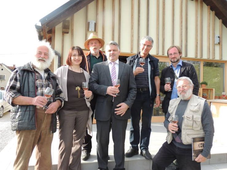 Umetnije med kozolci so (do)končane | Radio Krka – Dolenjska v srcu