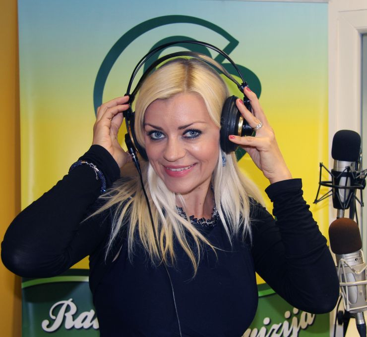 Slovenska pevka je novo pesem posvetila preminulemu očetu - Njena.si