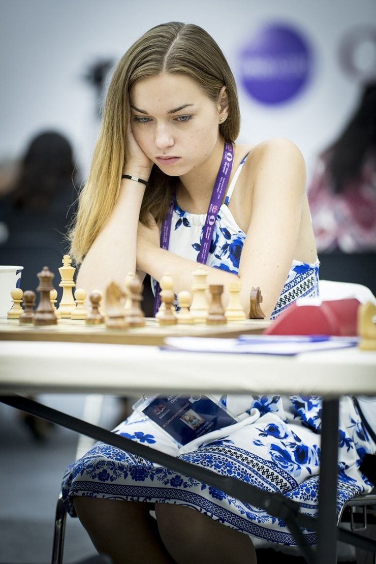 Laura Unuk: Od premikanja figuric do resne igre - Njena.si