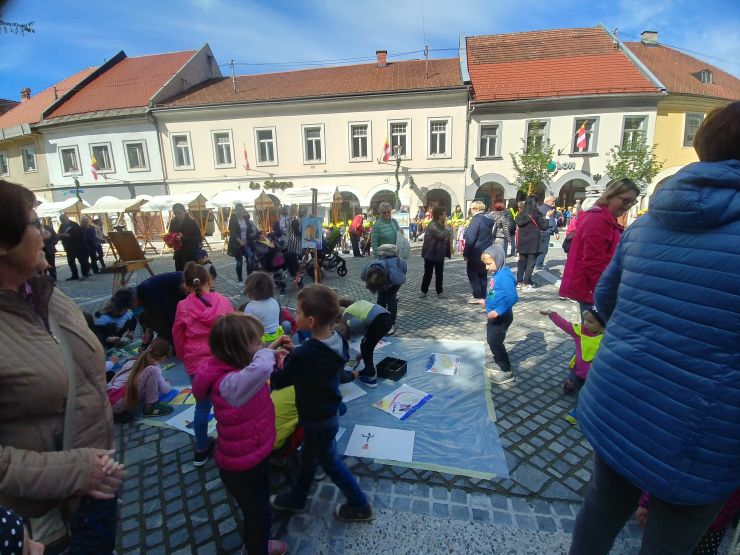 VIDEO&FOTO: Prenovljeno mestno jedro vabi na vselitveni žur | Radio Krka – Dolenjska v srcu