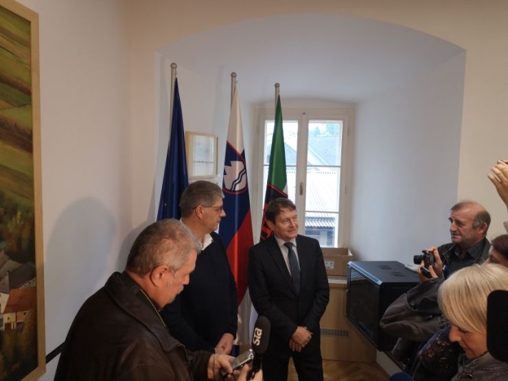 AVDIO: Krka ob enih - Največji problem na južni meji tihotapljenje ljudi? | Radio Krka ...