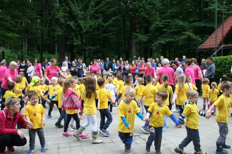 FOTO: Gumbarija - prodajali so za gumbe | Radio Krka – Dolenjska v srcu