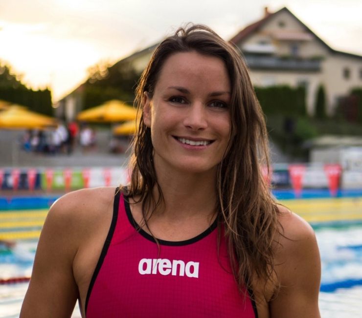 Sara Isaković presrečna na poroki! - Njena.si