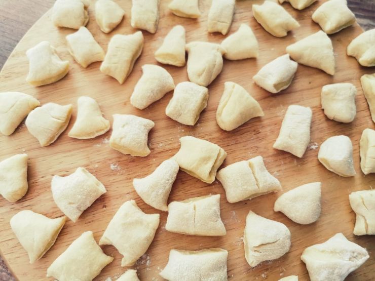 Recept: Domači krompirjevi njoki - Njena.si