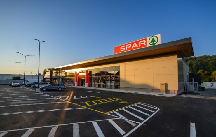 Prenovljena in večja trgovina SPAR v Trebnjem ponovno odpira svoja ...