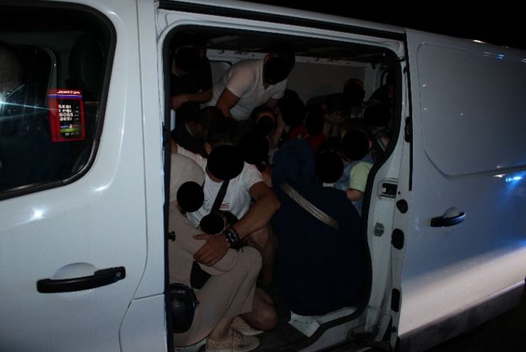 Slovenec prevažal 26 Turkov | Radio Krka – Dolenjska v srcu