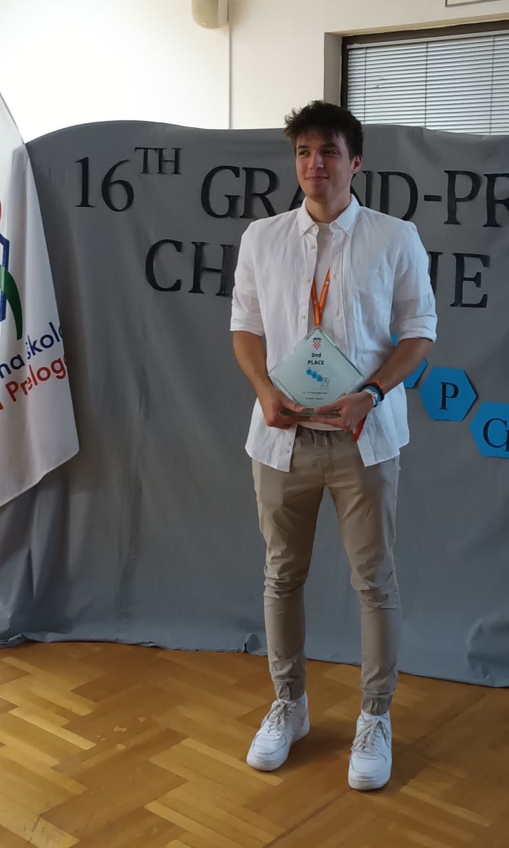 Amadej Kramar evropski podprvak med mladimi kemijskimi tehniki | Radio ...