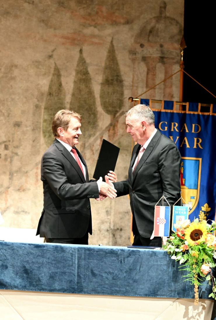 Črnomelj in Hvar uradno pobratena | Radio Krka – Dolenjska v srcu