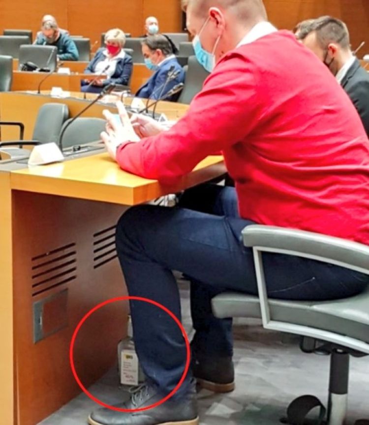 Necenzurirano.si - VIDEO: Po kokicah v državnem zboru »afera« z ...