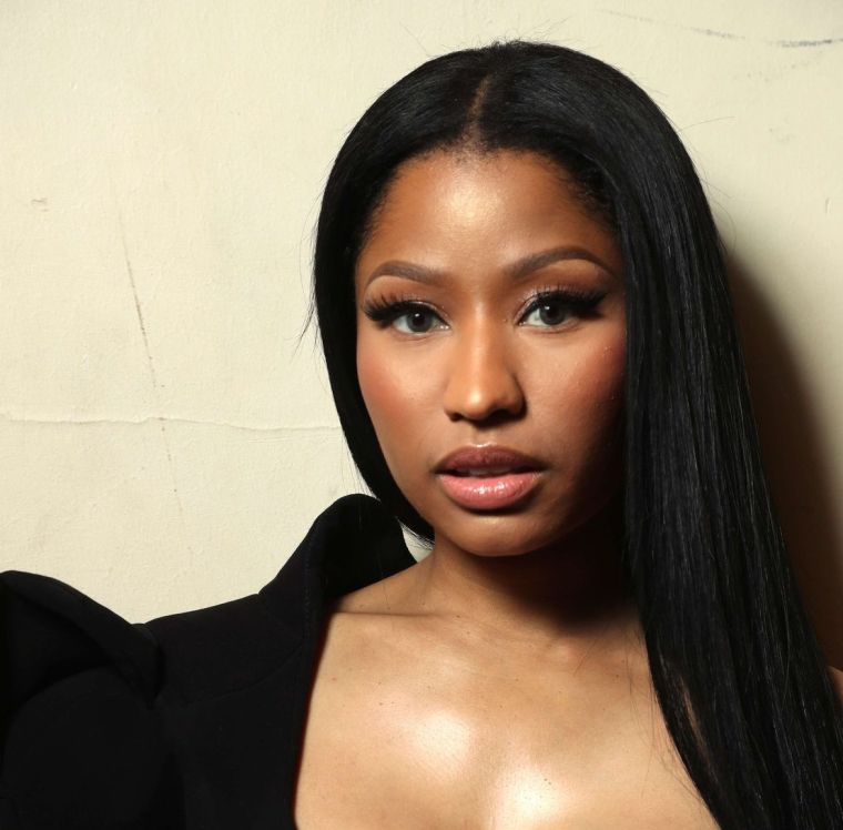 FOTO: Nicki Minaj v Parizu pokazala dojko - Njena.si