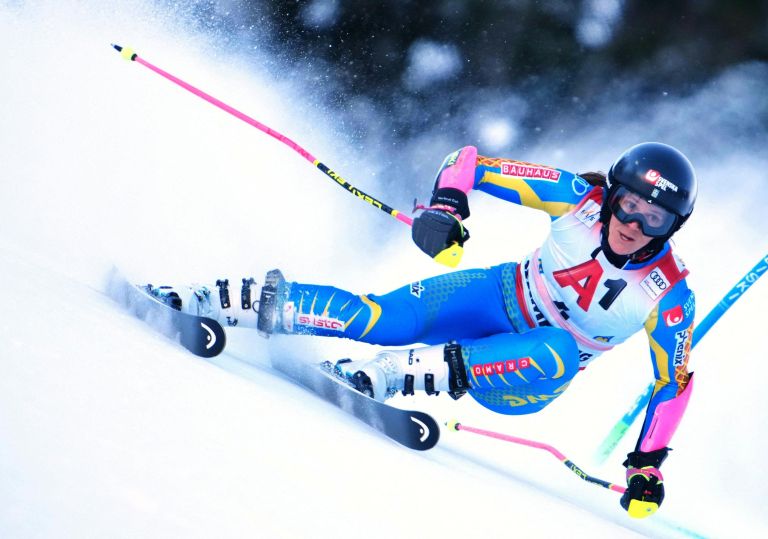 Ana Bucik visela na robu, vodi Švedinja, Shiffrin v težavah - Ekipa