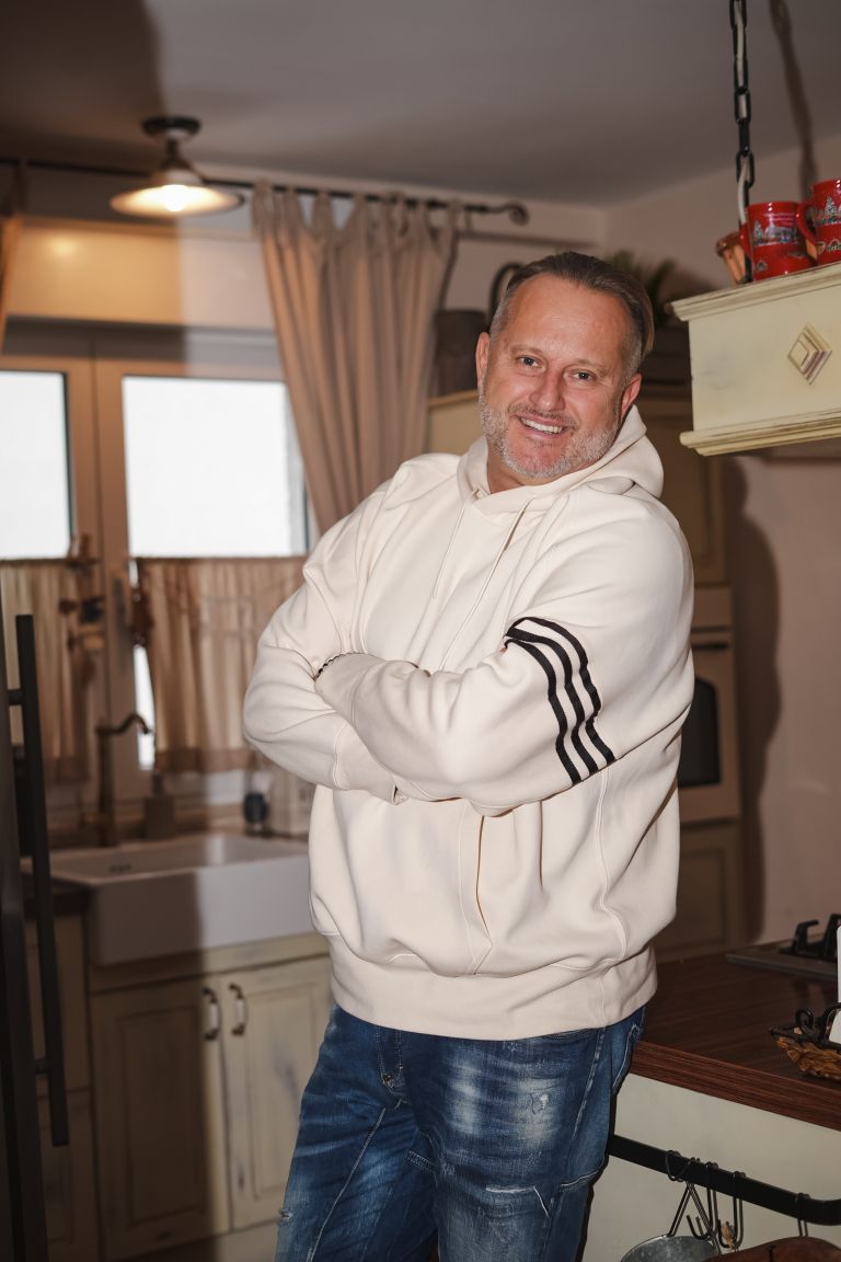 S čim Miki Vlahovič rad razvaja svojo ženo - Svet24.si