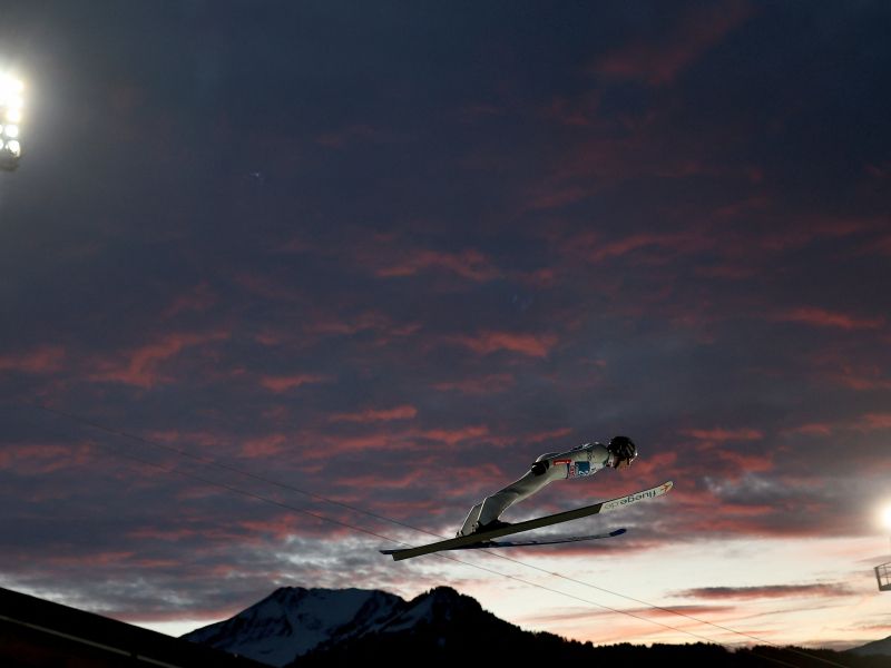 preberi.si - Podelili nagrado za skok leta - skupna dolžina je 9740,5 ...