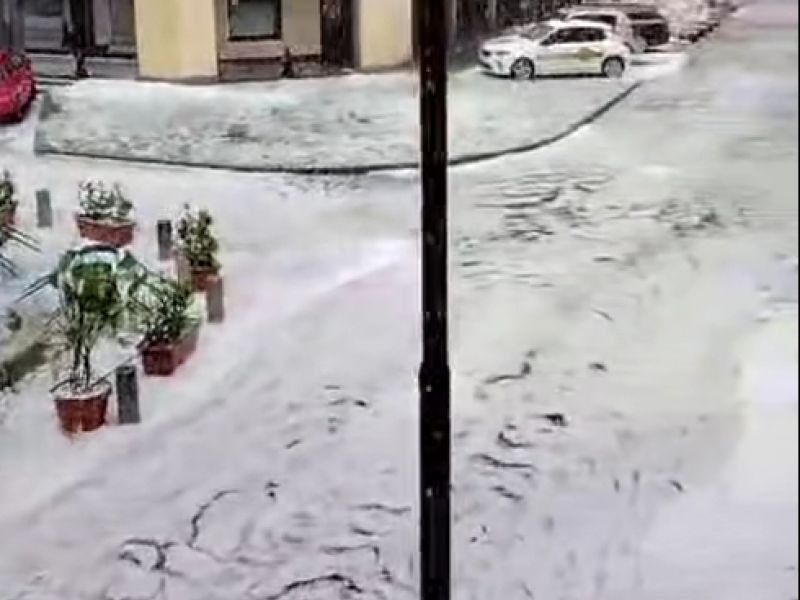 preberi.si - Toča, velika kot jajce, pobelila sever Italije, veter ...