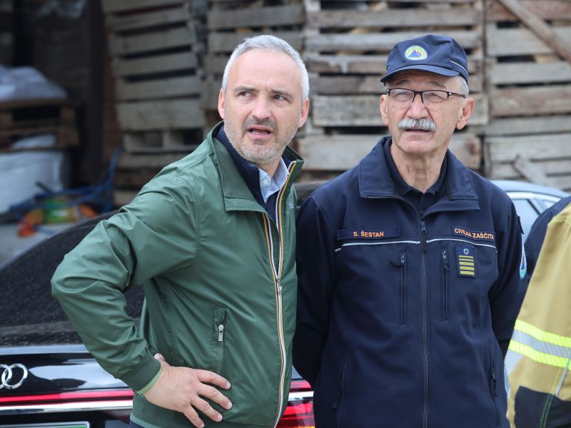 preberi.si - Cigler Kralj po ogledu škode: "Elektrike kot kaže še dolgo ...