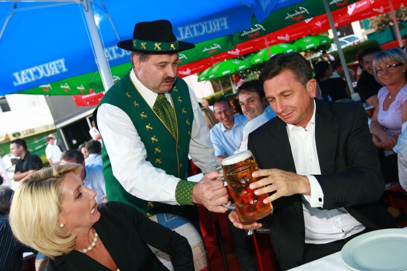 Simona Dimic spet šefica - Vestnik.si