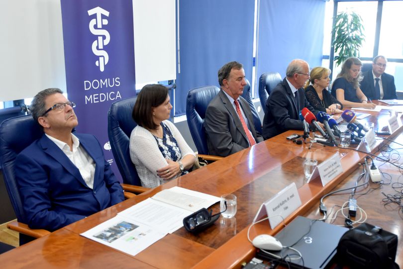 Zdravniška zbornica poziva ministrico k odstopu - Vestnik.si