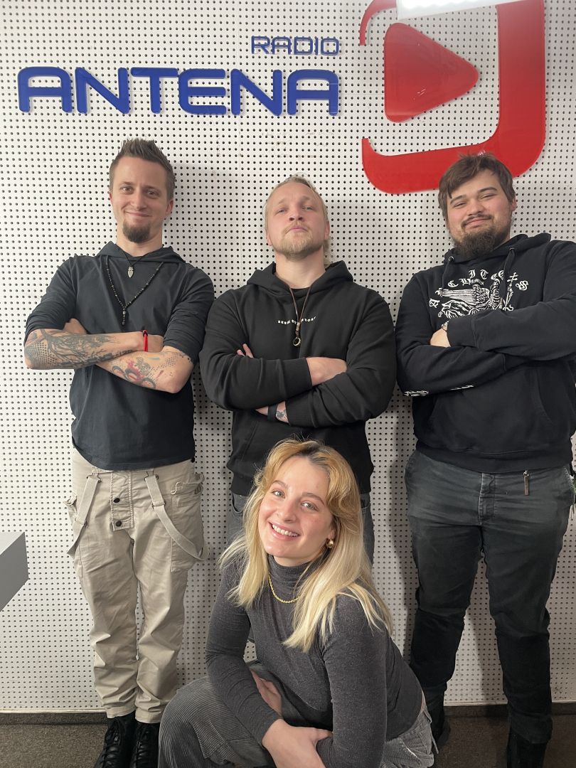 Antenin zajtrk: Ondini Kerec pripravili pesem o špehu in klobasah ...