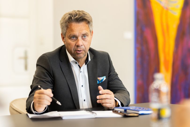 Soglasna odločitev: Vlada v Bruselj pošilja Tomaža Vesela - Vestnik.si