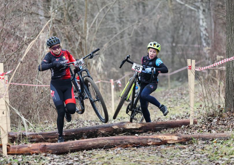 Več stopničk za domače kolesarje na ciklokrosu v občini Tišina - Vestnik.si