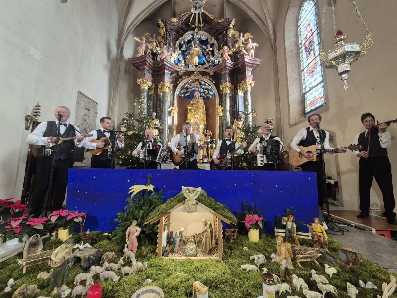 Prifarci nastopili pri Gradu - Vestnik.si